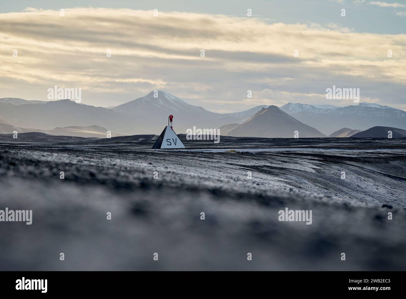 Pyramid sign hi-res stock photography and images - Alamy