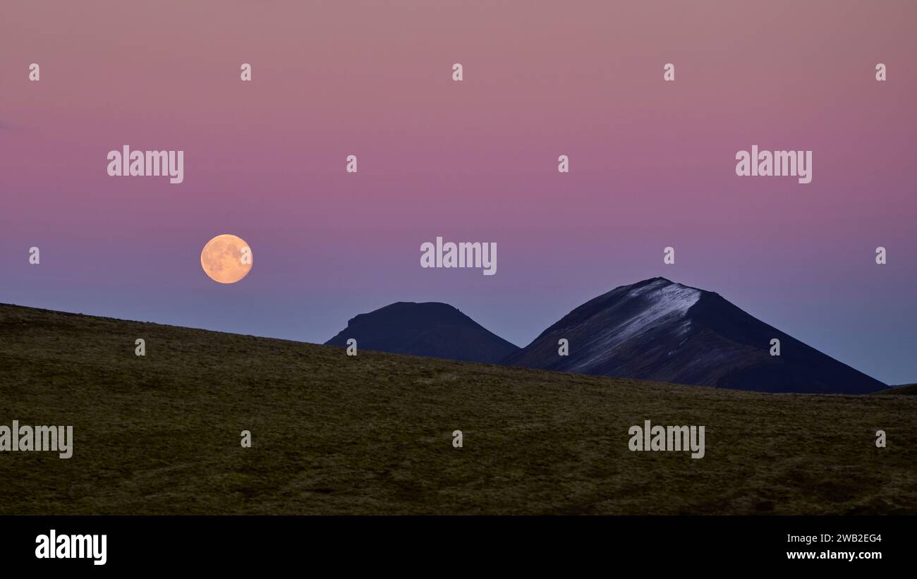Range night sky full moon hi-res stock photography and images - Alamy