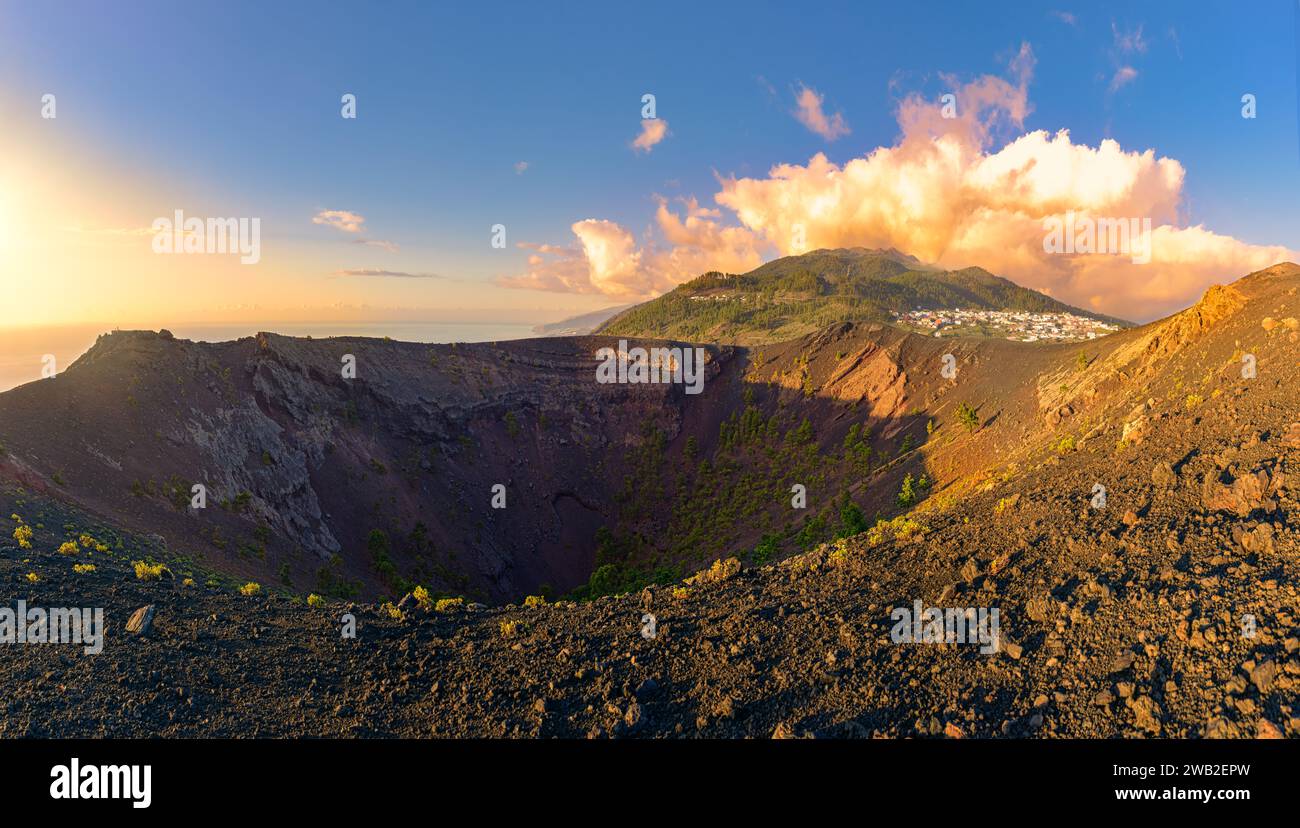 Sunset volcano hi-res stock photography and images - Alamy