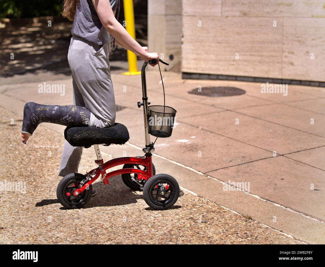 Broken leg cast hi-res stock photography and images - Alamy