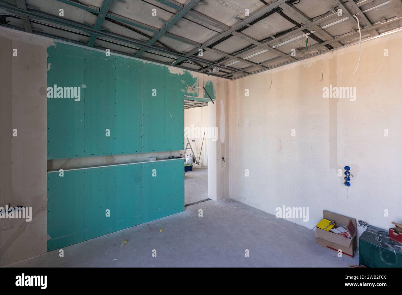 Construction worker installation ceiling work Stock Photo - Alamy