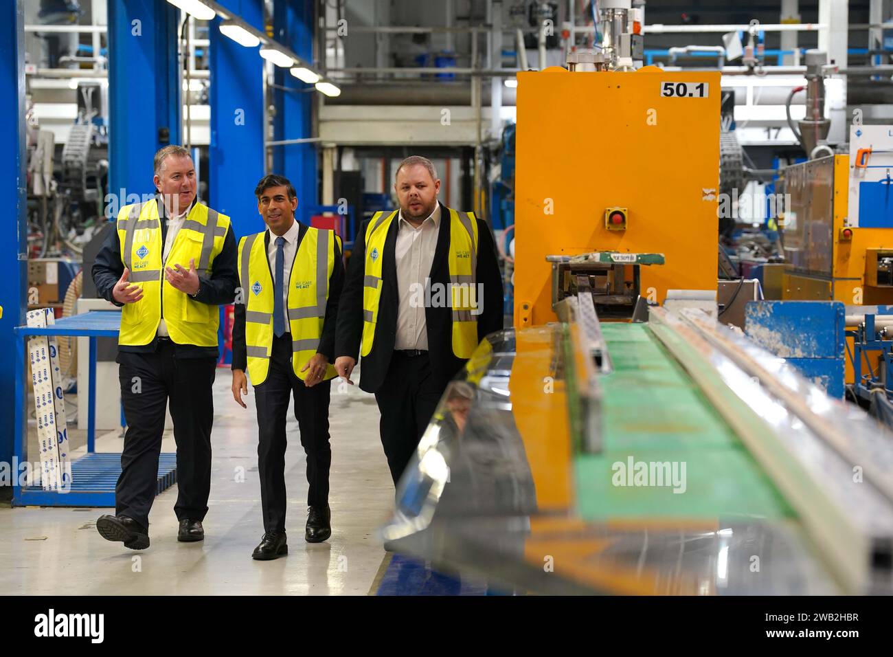 Prime Minister Rishi Sunak (centre) with Neil Evans Managing Director ...