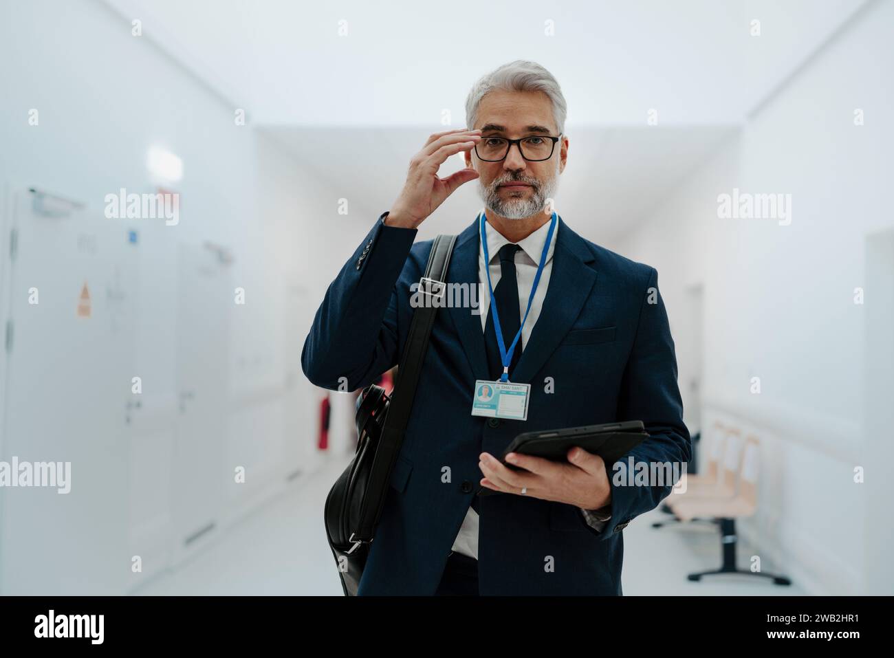 Doctor medical pharmaceutical salesman hi-res stock photography and ...