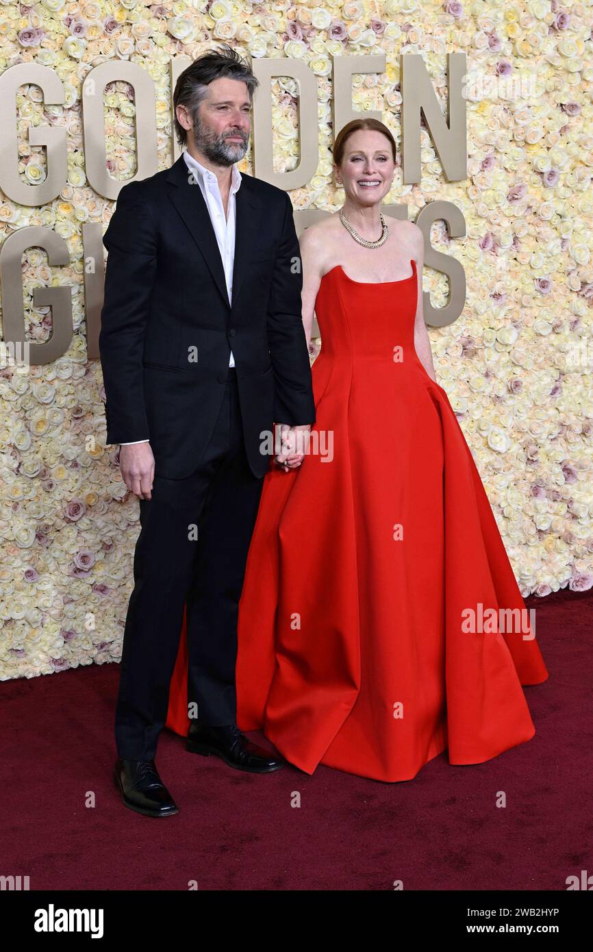 Bart Freundlich mit Ehefrau Julianne Moore bei der Verleihung der 81. Golden Globe Awards im ...