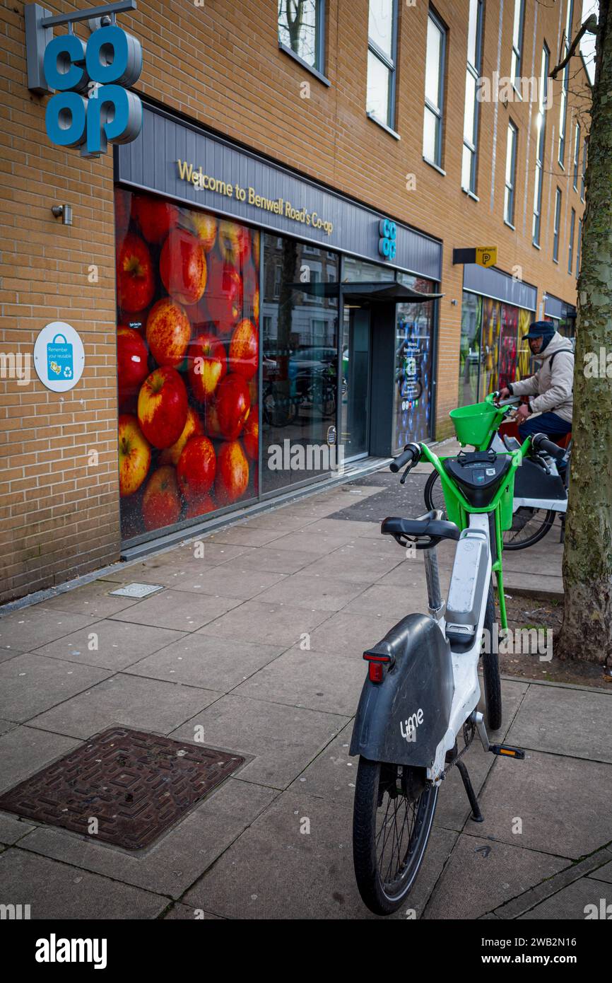 London coop store hi-res stock photography and images - Alamy