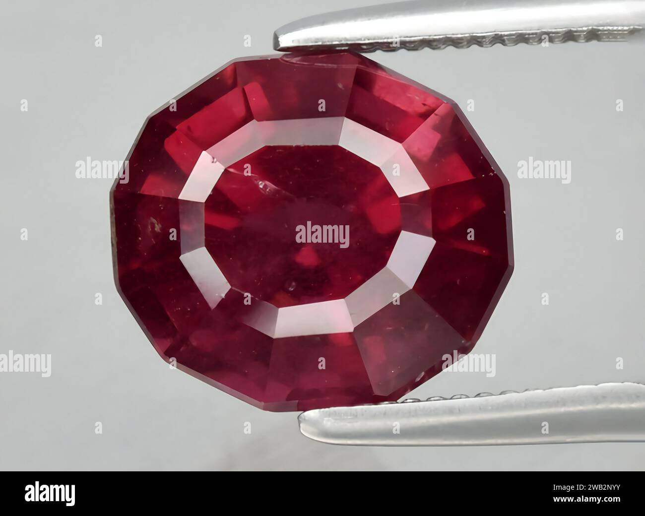 Rhodolite garnets hi-res stock photography and images - Alamy