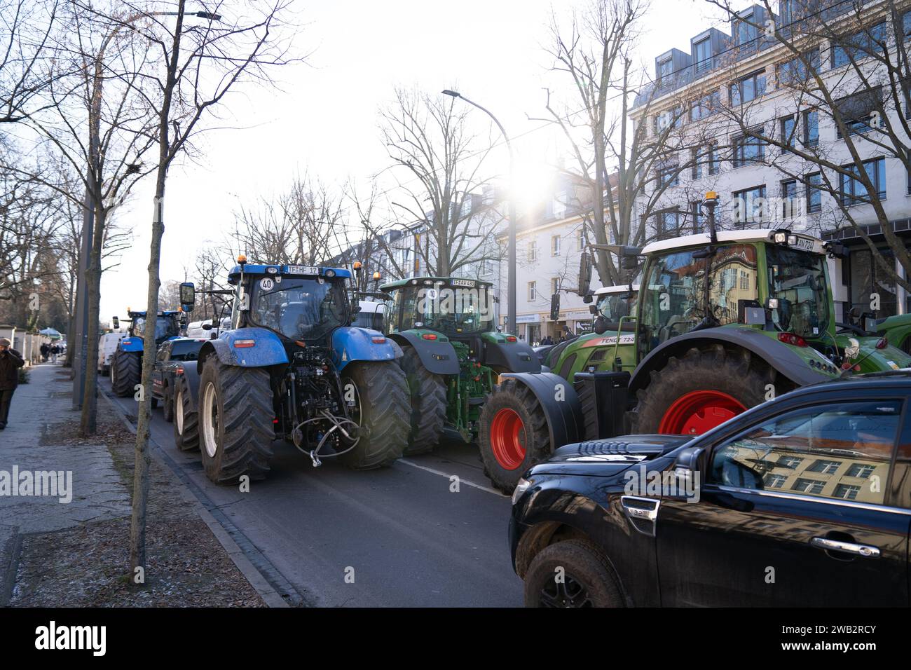 Bauern traktoren hi-res stock photography and images - Alamy