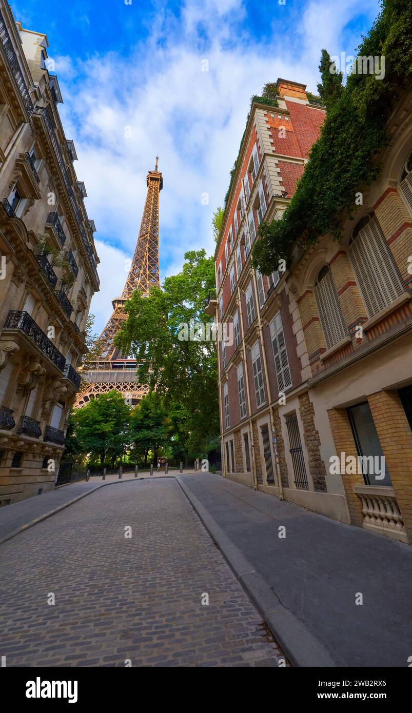 Street view of the eiffel tower hi-res stock photography and images - Alamy