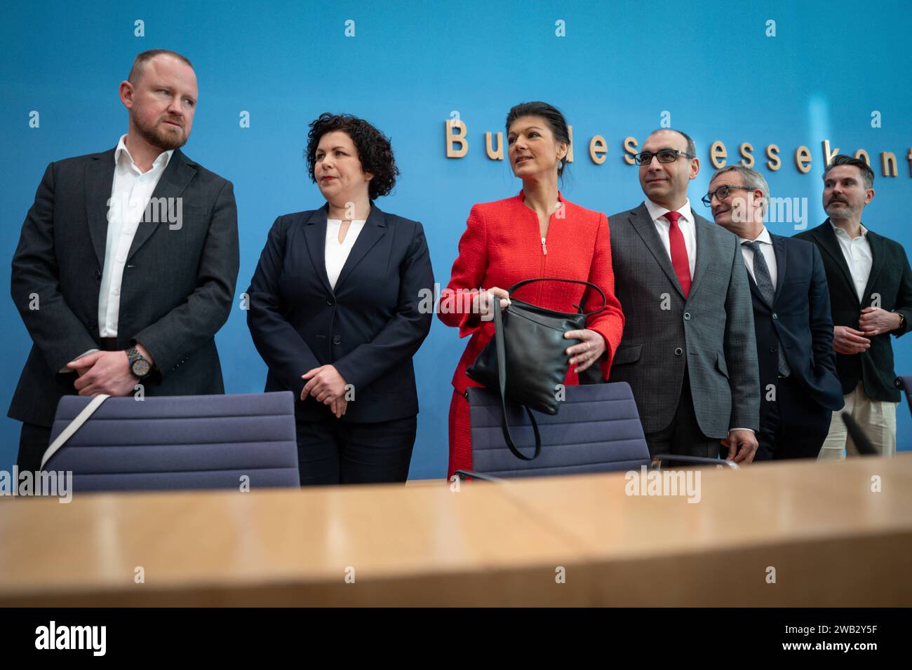 Bundespressekonferenz zur Gruendung der Partei Buendnis Sahra ...