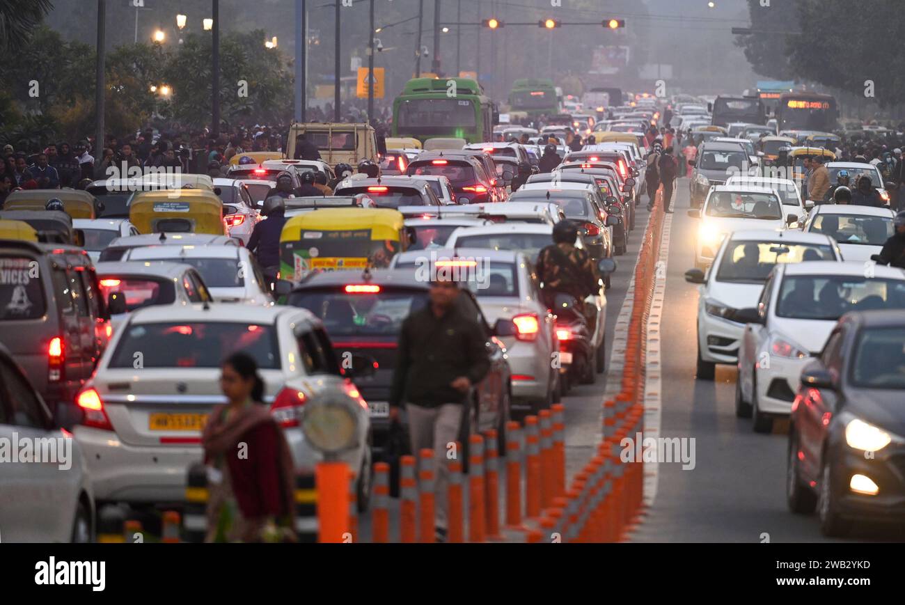 India delhi traffic 2024 hi-res stock photography and images - Alamy