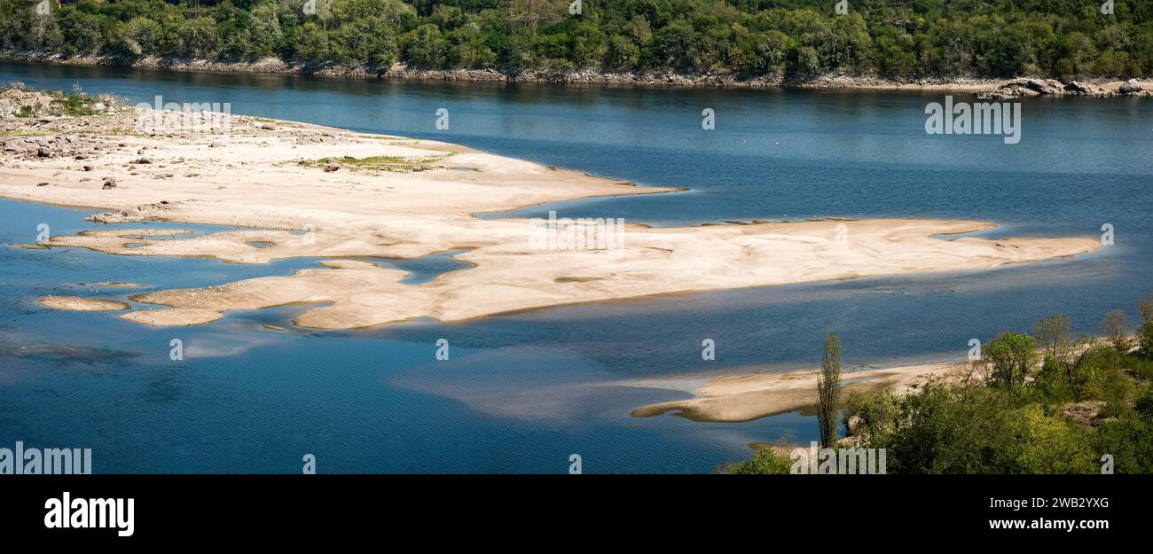 River sandbanks hi-res stock photography and images - Alamy