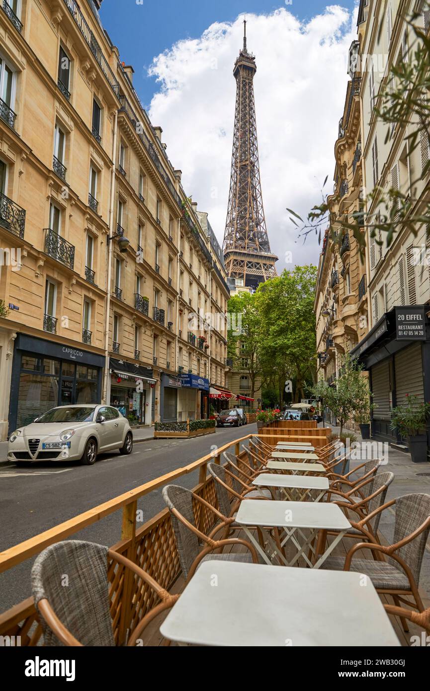 Street view on the Eiffel Tower, Paris Stock Photo - Alamy