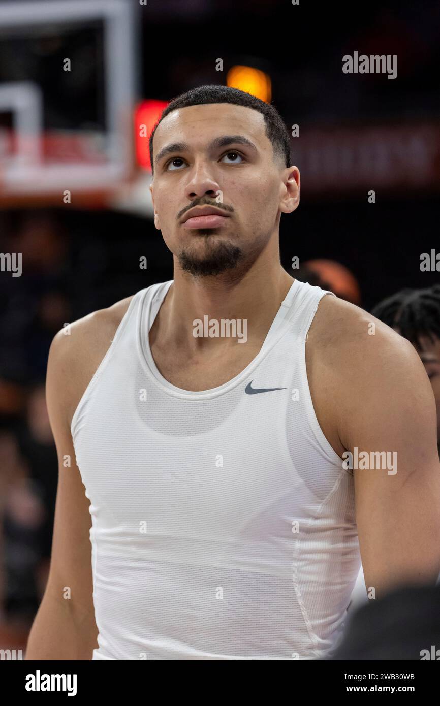 AUSTIN, TX - JANUARY 06: Texas Longhorns forward Dylan Disu (1) on the ...