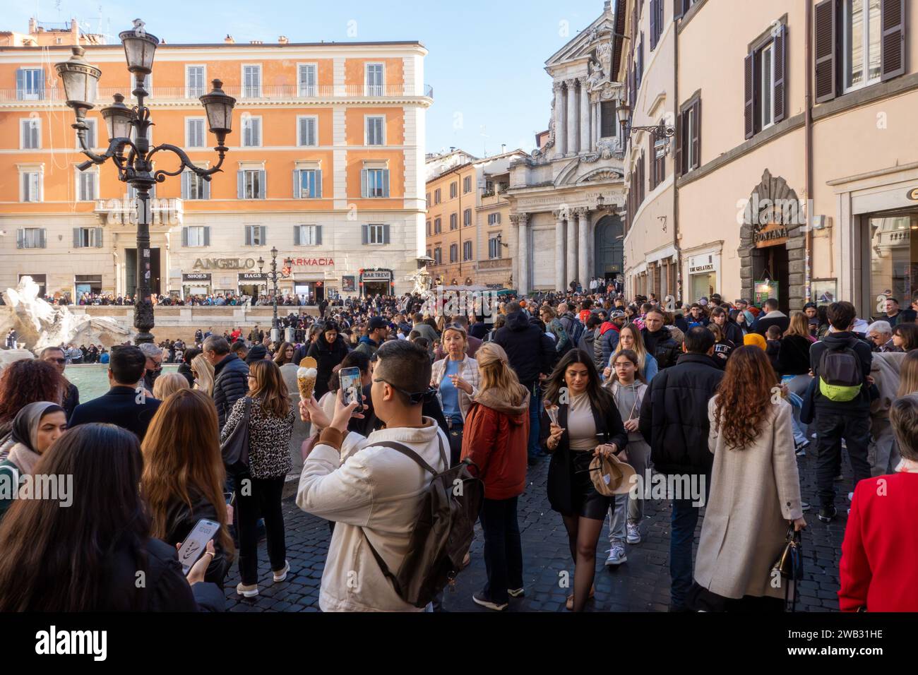 Rome italy crowd people in hi-res stock photography and images - Alamy