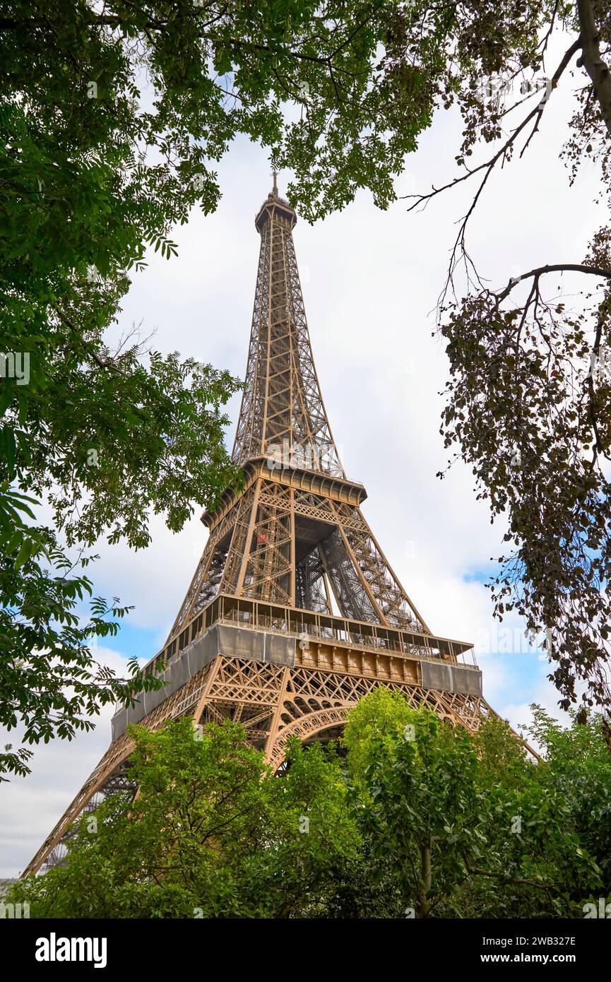 Eifel tower construction hi-res stock photography and images - Alamy