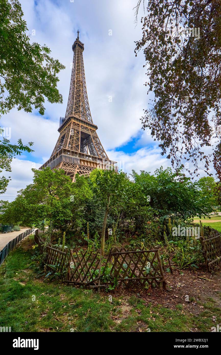 Eifel tower hi-res stock photography and images - Alamy