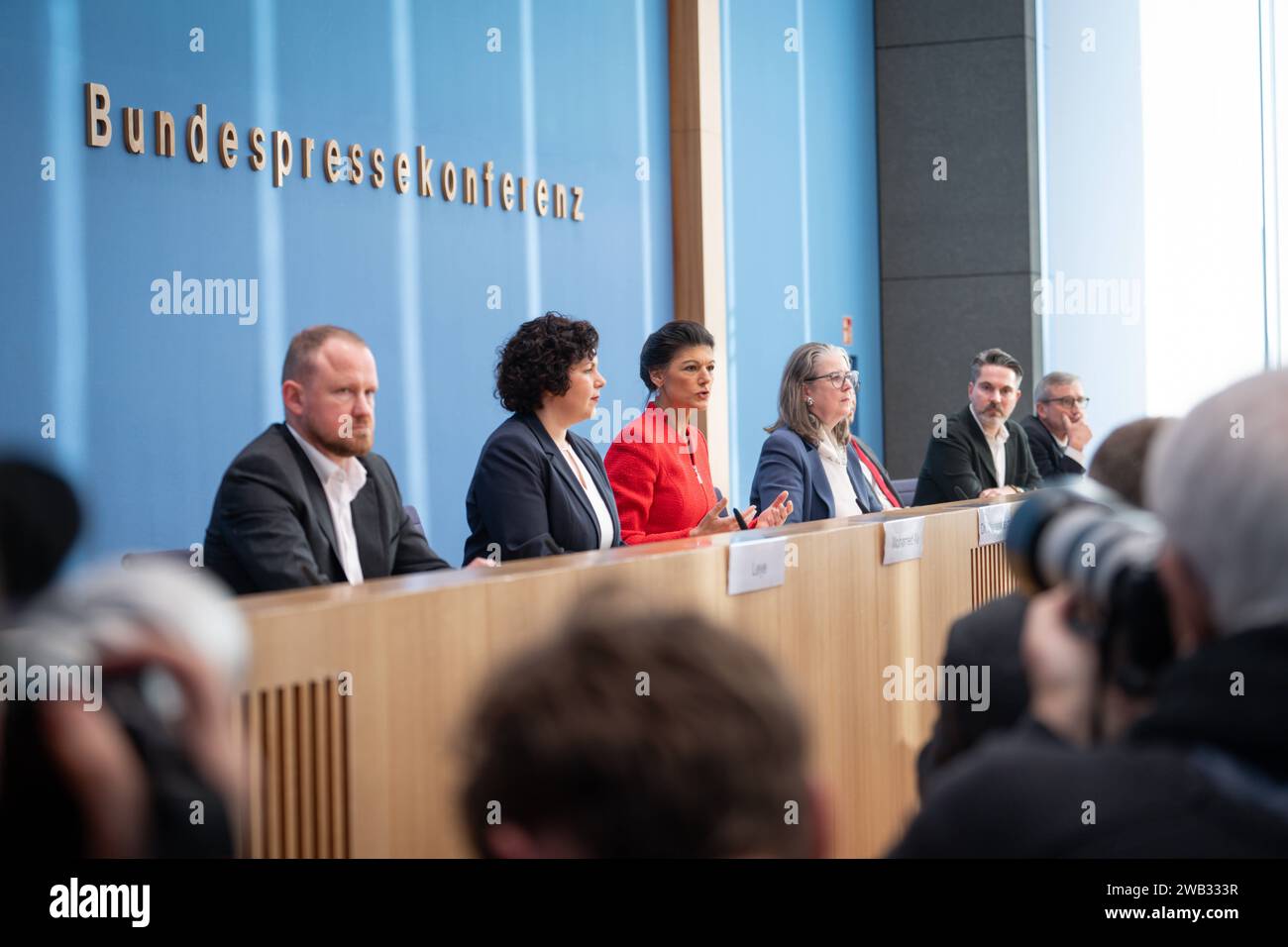 Bundespressekonferenz zur Gruendung der Partei Buendnis Sahra ...