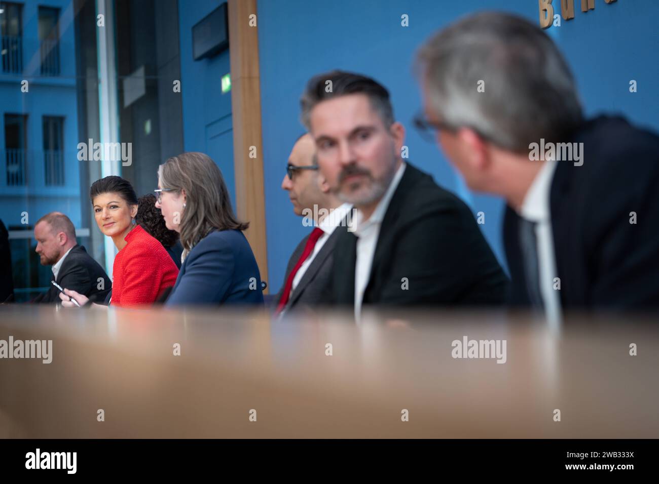Bundespressekonferenz zur Gruendung der Partei Buendnis Sahra ...