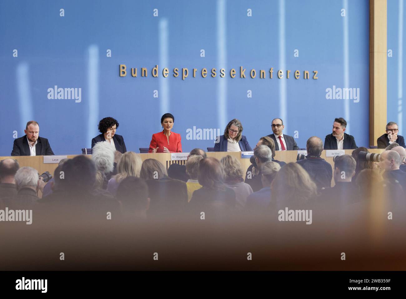 Christian sitzt hi-res stock photography and images - Alamy