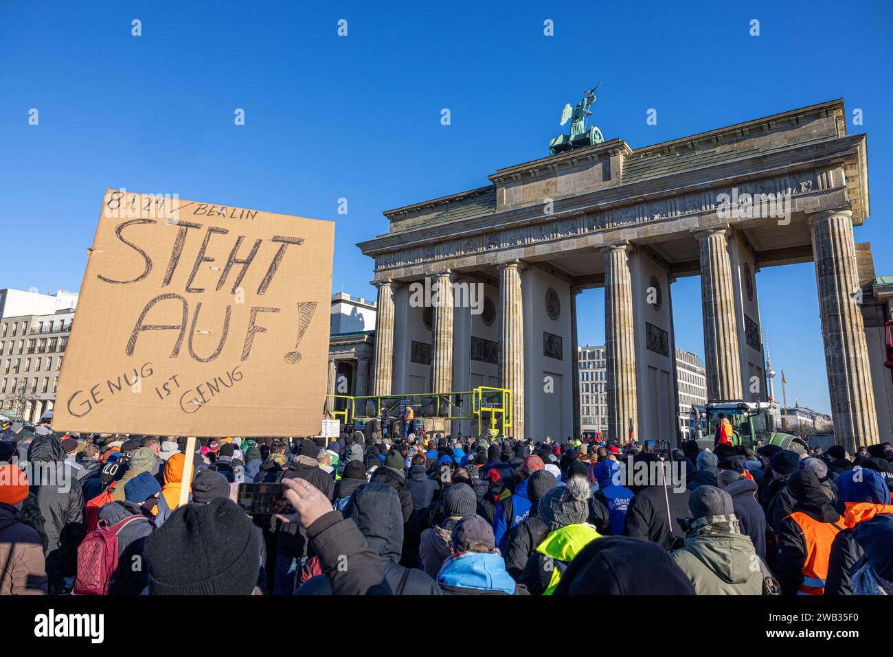Protest der Freien Bauern gegen die geplanten Maßnahmen der Regierung ...