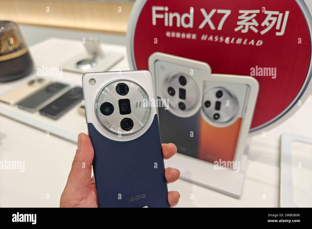 SHANGHAI, CHINA - JANUARY 8, 2024 - A customer experiences oppo's newly ...