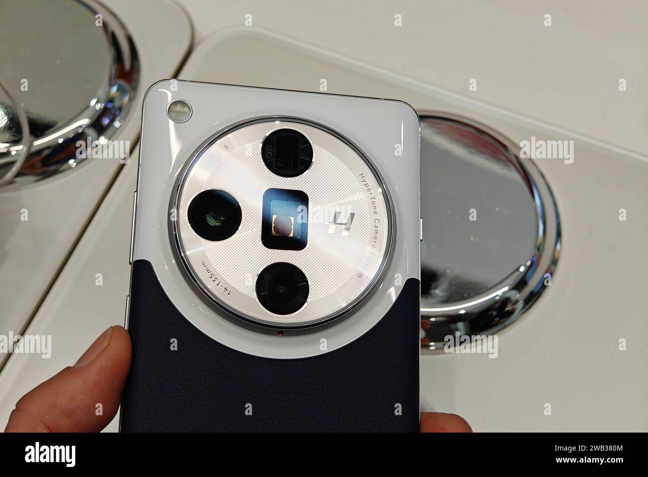 SHANGHAI, CHINA - JANUARY 8, 2024 - A customer experiences oppo's newly ...