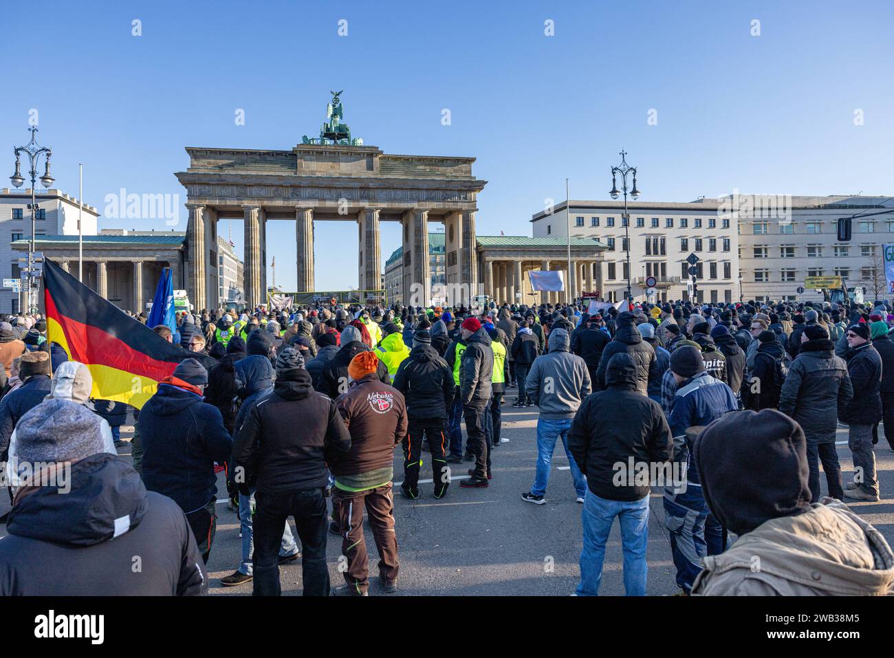 Protest der Freien Bauern gegen die geplanten Maßnahmen der Regierung ...
