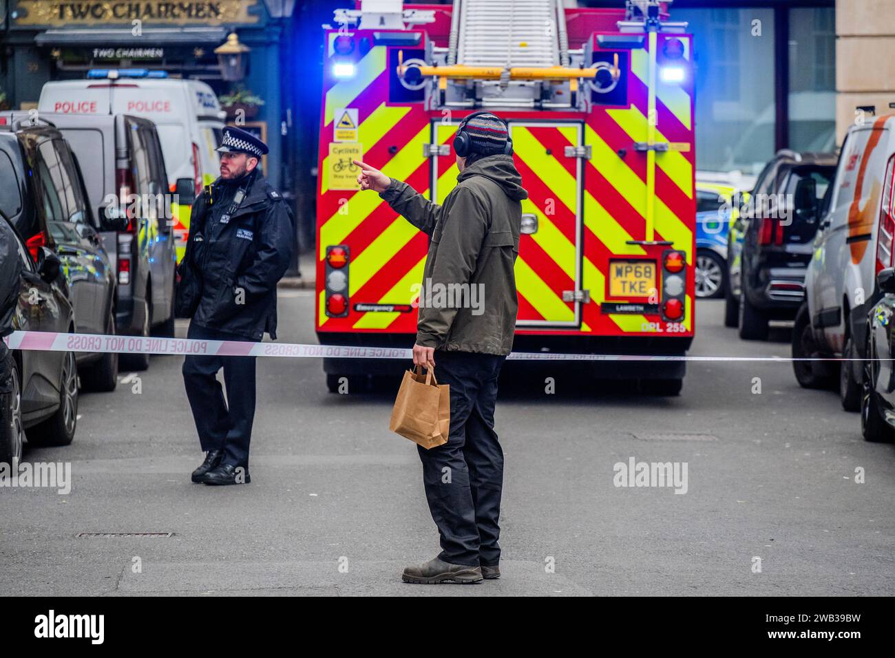 London, UK. 8th Jan, 2024. Food deliveries are held up - Police ...