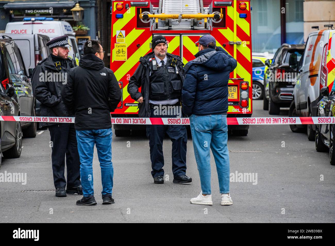 London, UK. 8th Jan, 2024. Food deliveries are held up - Police ...
