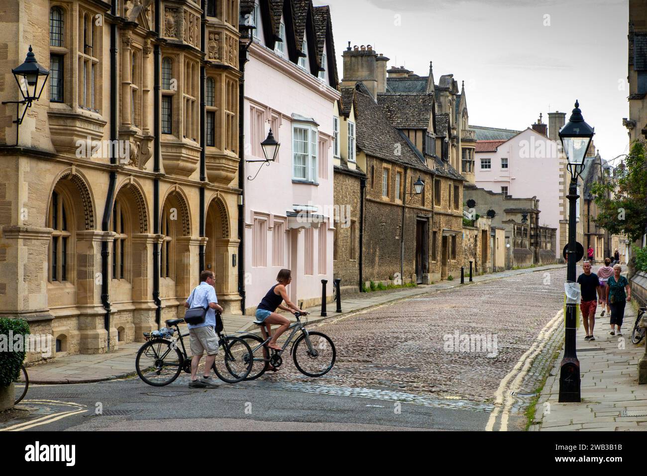 UK, England, Oxfordshire, Oxford, Merton Street, cyclists on traffic ...