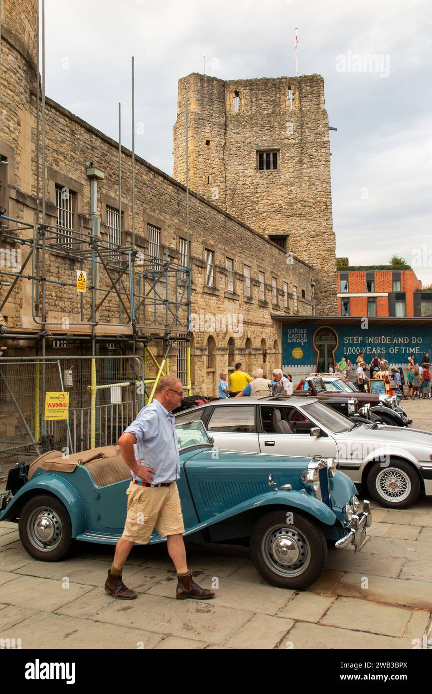 UK, England, Oxfordshire, Oxford, Castle courtyard, Open Doors vintage ...