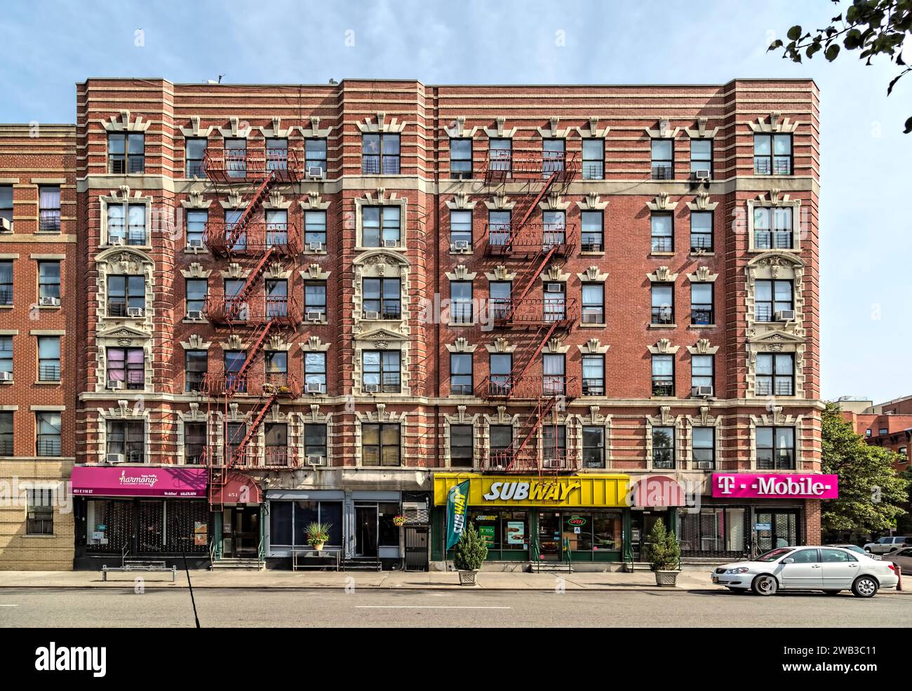 451 453 e 116th st hi-res stock photography and images - Alamy