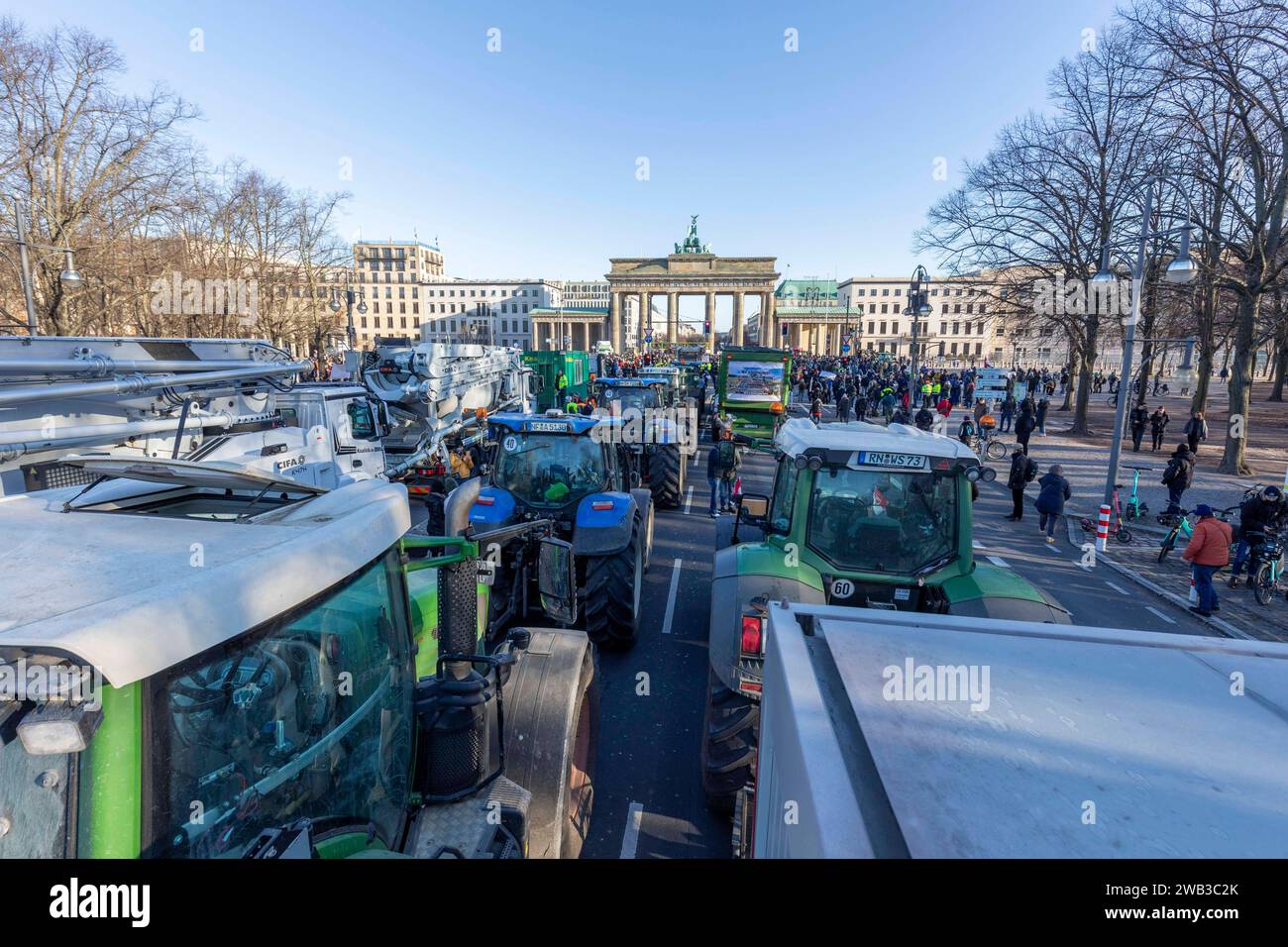 Protest der Bauern gegen geplanten Maßnahmen der Regierung, Am 8 ...