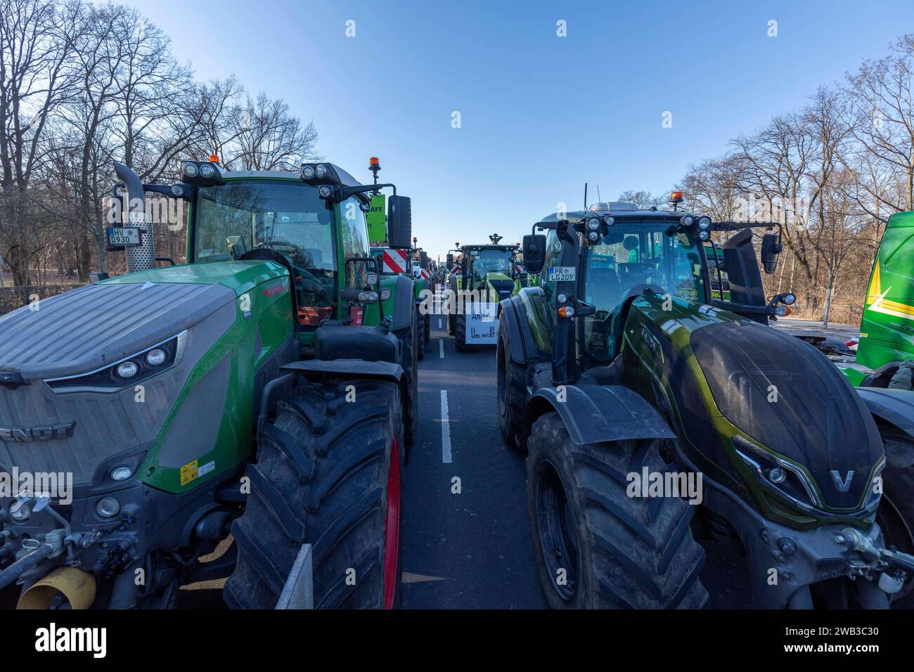 Protest der Bauern gegen geplanten Maßnahmen der Regierung, Am 8 ...