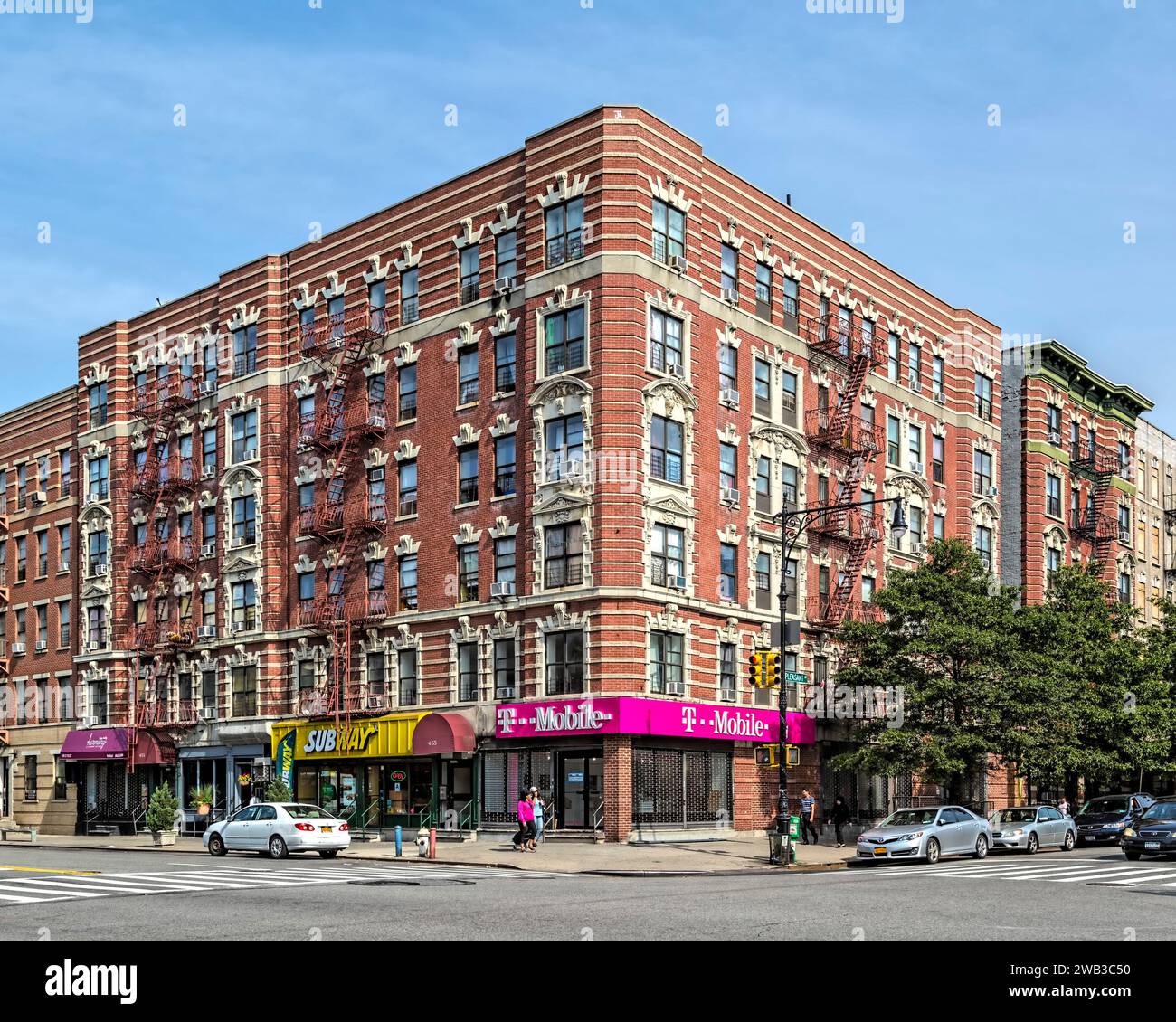 451 453 east 116th street hi-res stock photography and images - Alamy