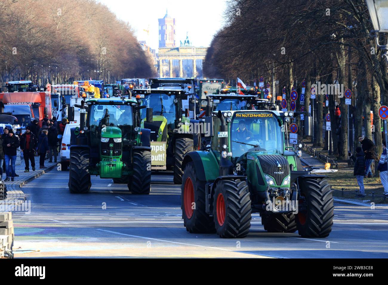 Berlin, Deutschland. 08th Jan, 2024. 08.01.2024, Strasse des 17.Juni ...