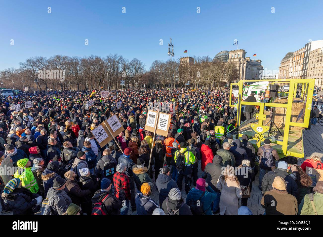 Protest der Bauern gegen geplanten Maßnahmen der Regierung, Am 8 ...