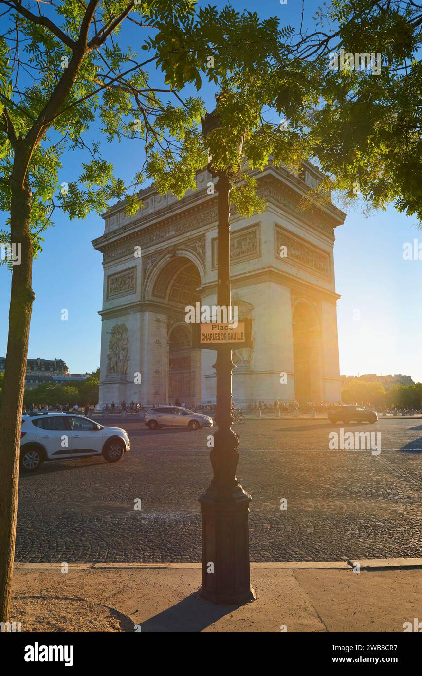 Arc de triomphe on square hi-res stock photography and images - Alamy