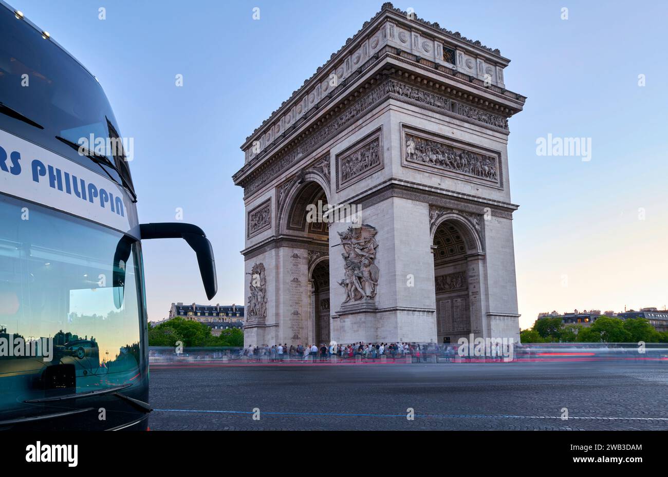 Arc de triomphe on square hi-res stock photography and images - Alamy