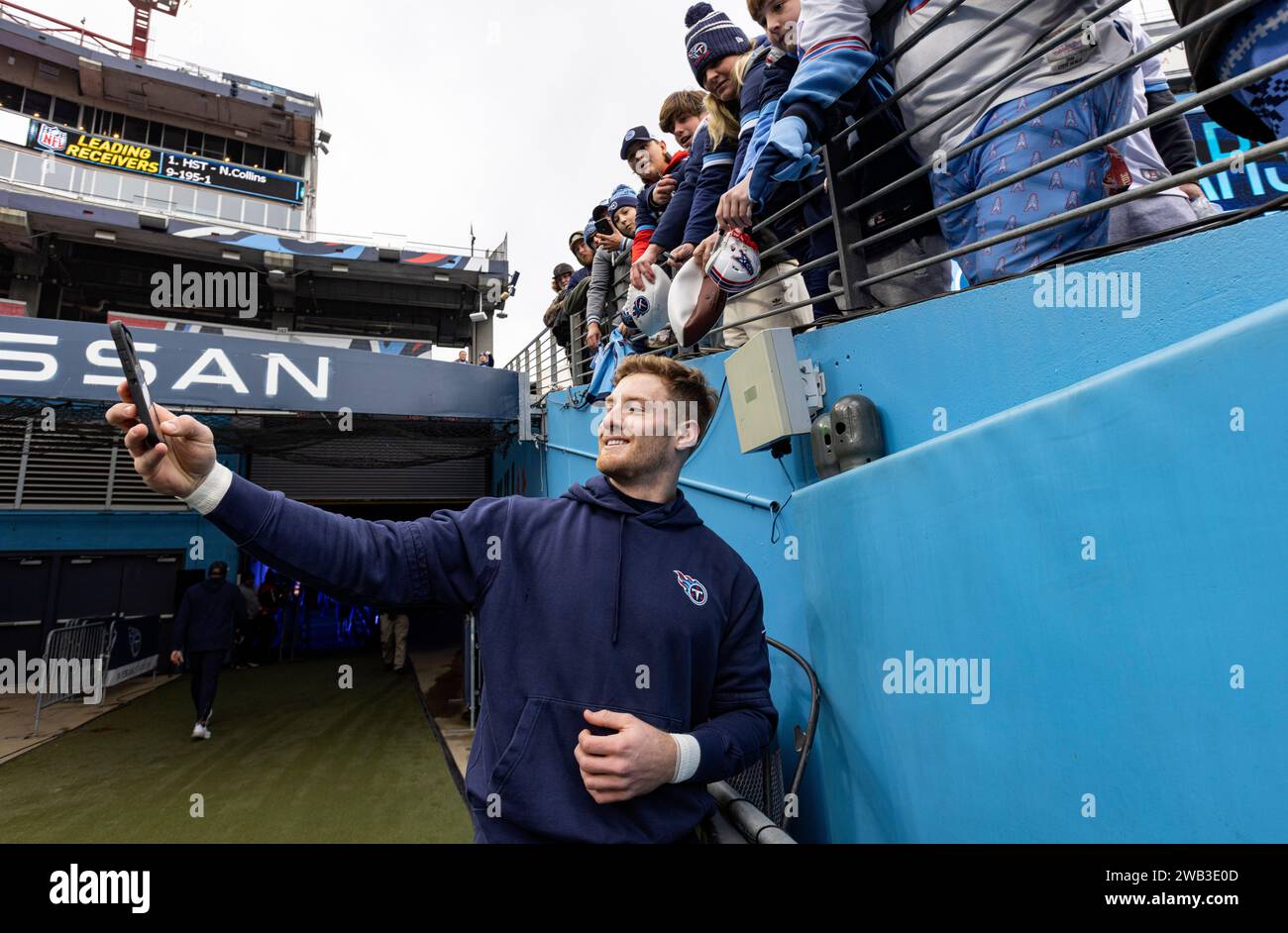 Tennessee Titans quarterback Will Levis (8) talked a selfie with fans ...