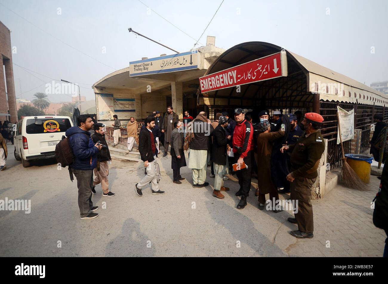 Peshawar, Peshawar, Pakistan. 8th Jan, 2024. Blast during polio vaccination drive kills five ...