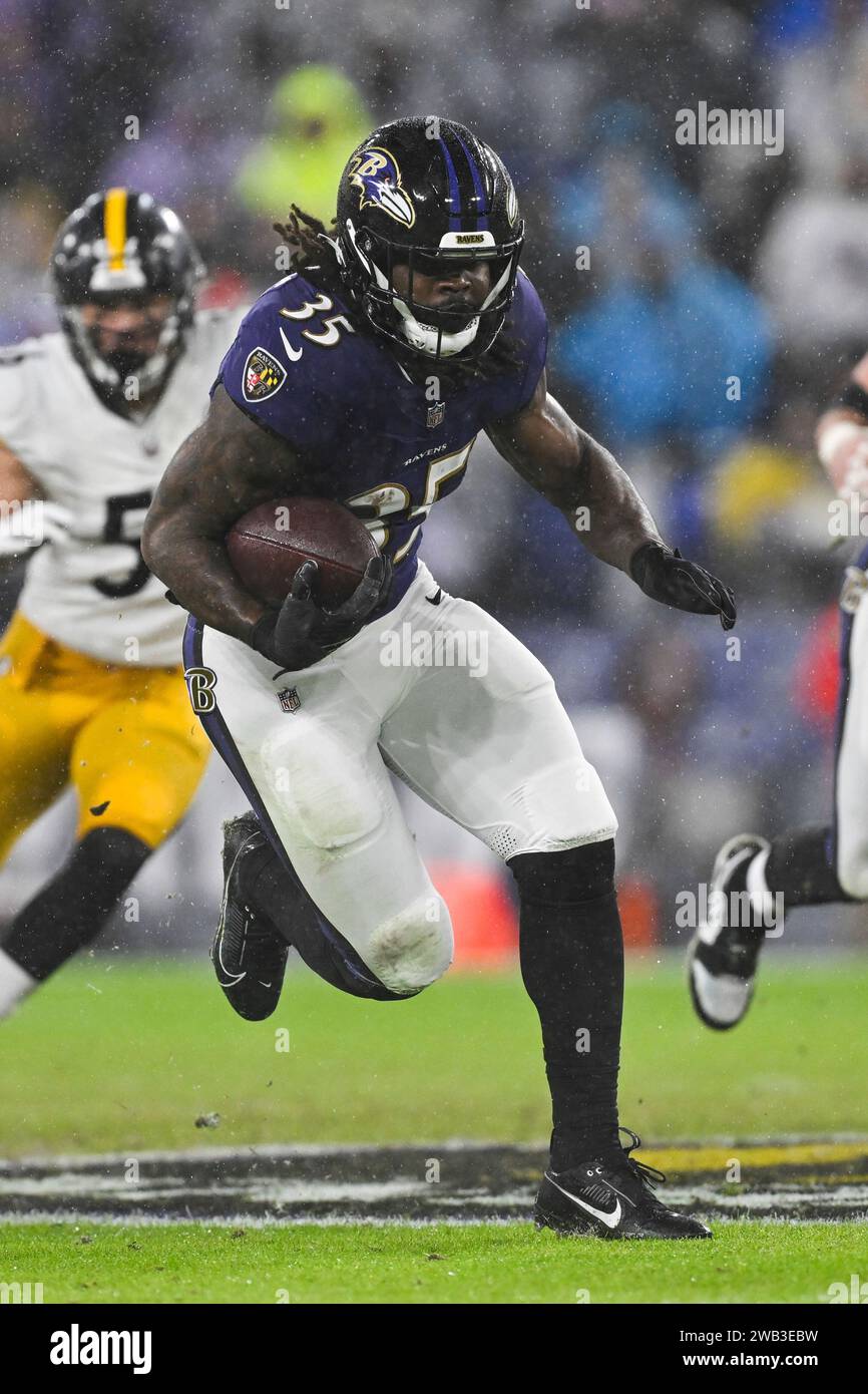 Baltimore Ravens running back Gus Edwards (35) runs the ball during the ...