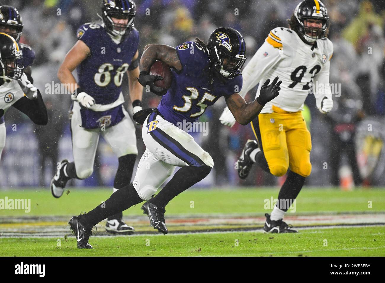 Baltimore Ravens running back Gus Edwards (35) runs the ball during the ...
