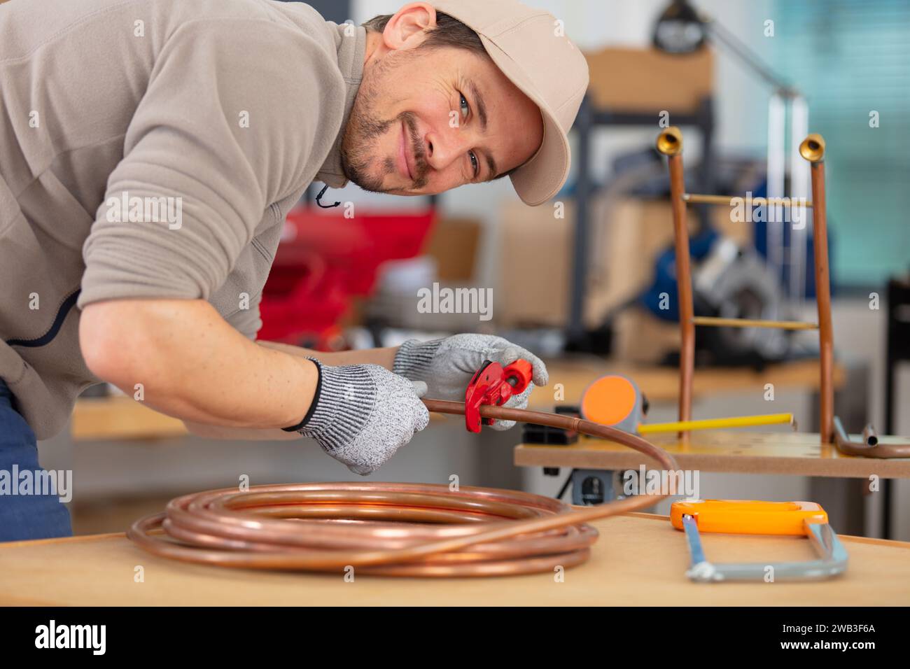 plumber cutting a copper pipe with a pipe cutter Stock Photo - Alamy