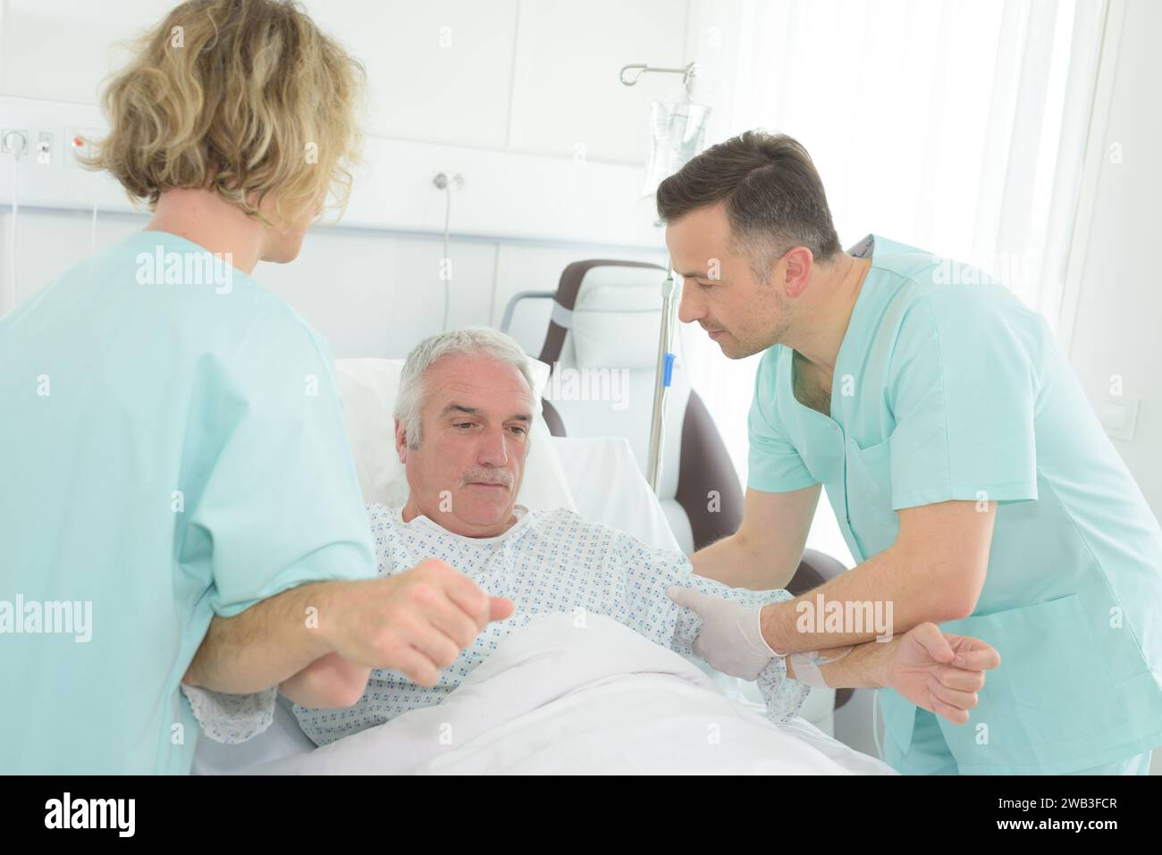 Transferring patient hospital bed hi-res stock photography and images ...