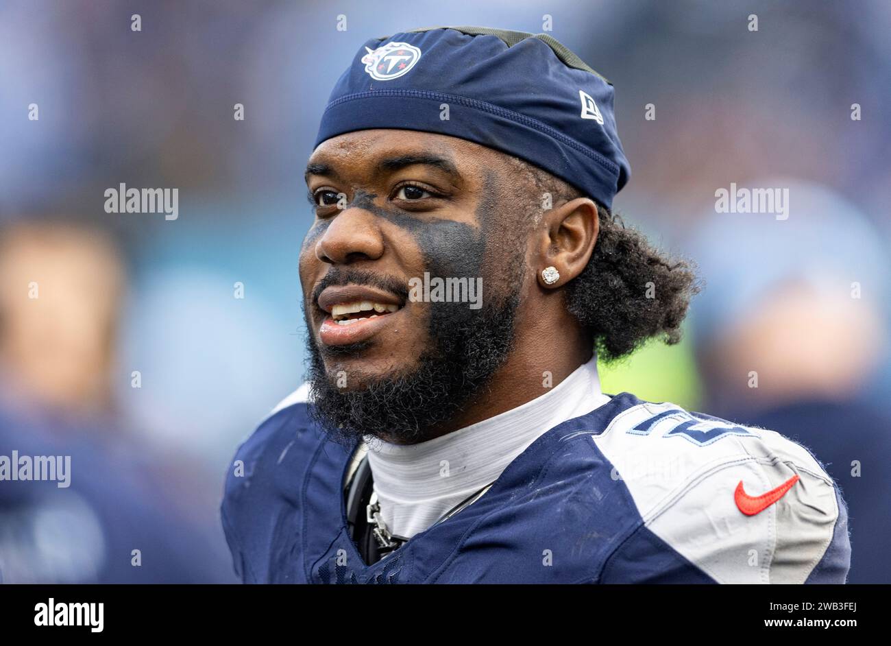 Tennessee Titans linebacker Azeez Al-Shaair (2) watches play during ...