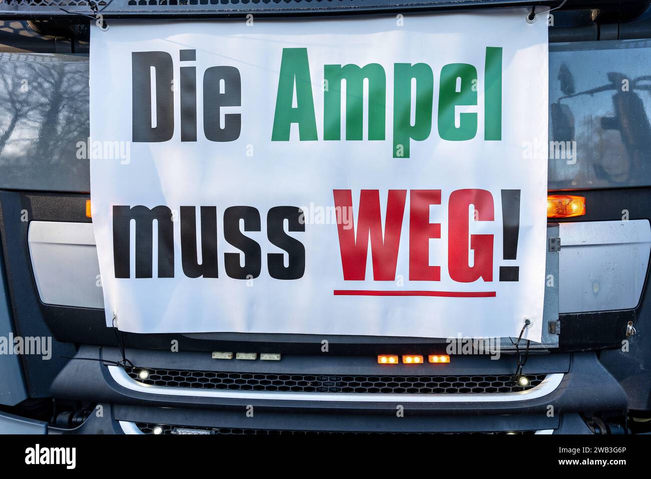 08.01.2024,Berlin,Bauern-Protest in der Deutschen Hauptstadt.Straße des ...