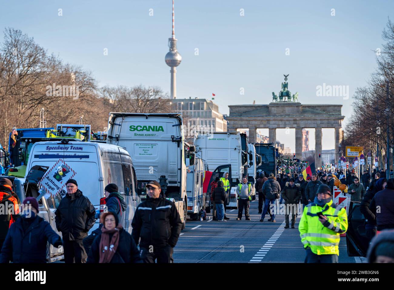 08.01.2024,Berlin,Bauern-Protest in der Deutschen Hauptstadt.Straße des ...
