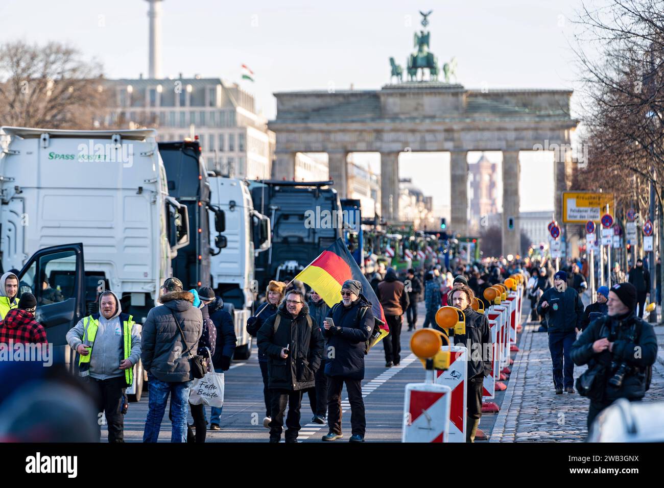 08.01.2024,Berlin,Bauern-Protest in der Deutschen Hauptstadt.Straße des ...