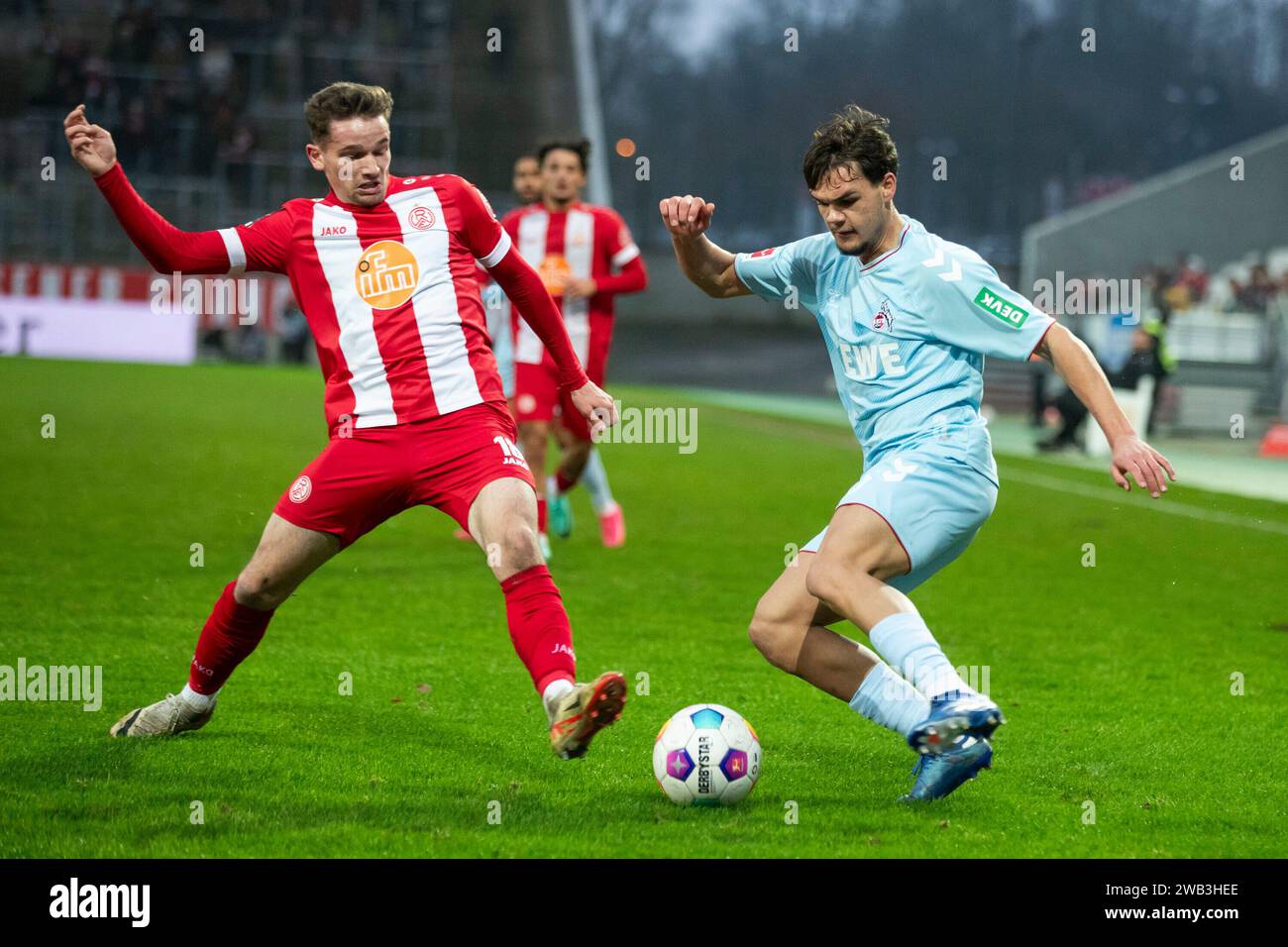 Essen, Deutschland. 06th Jan, 2024. Max Finkgr?fe (1. FC K?ln, #35) im Zweikampf mit Nils Kaiser ...